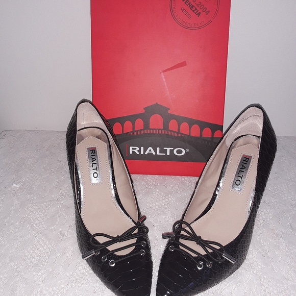Rialto | Shoes | Nib Rialto Patent Leather Pumps 75m | Poshmark